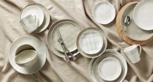 Choosing the Right Dinner Set: Top 5 Dinnerware Sets for 4